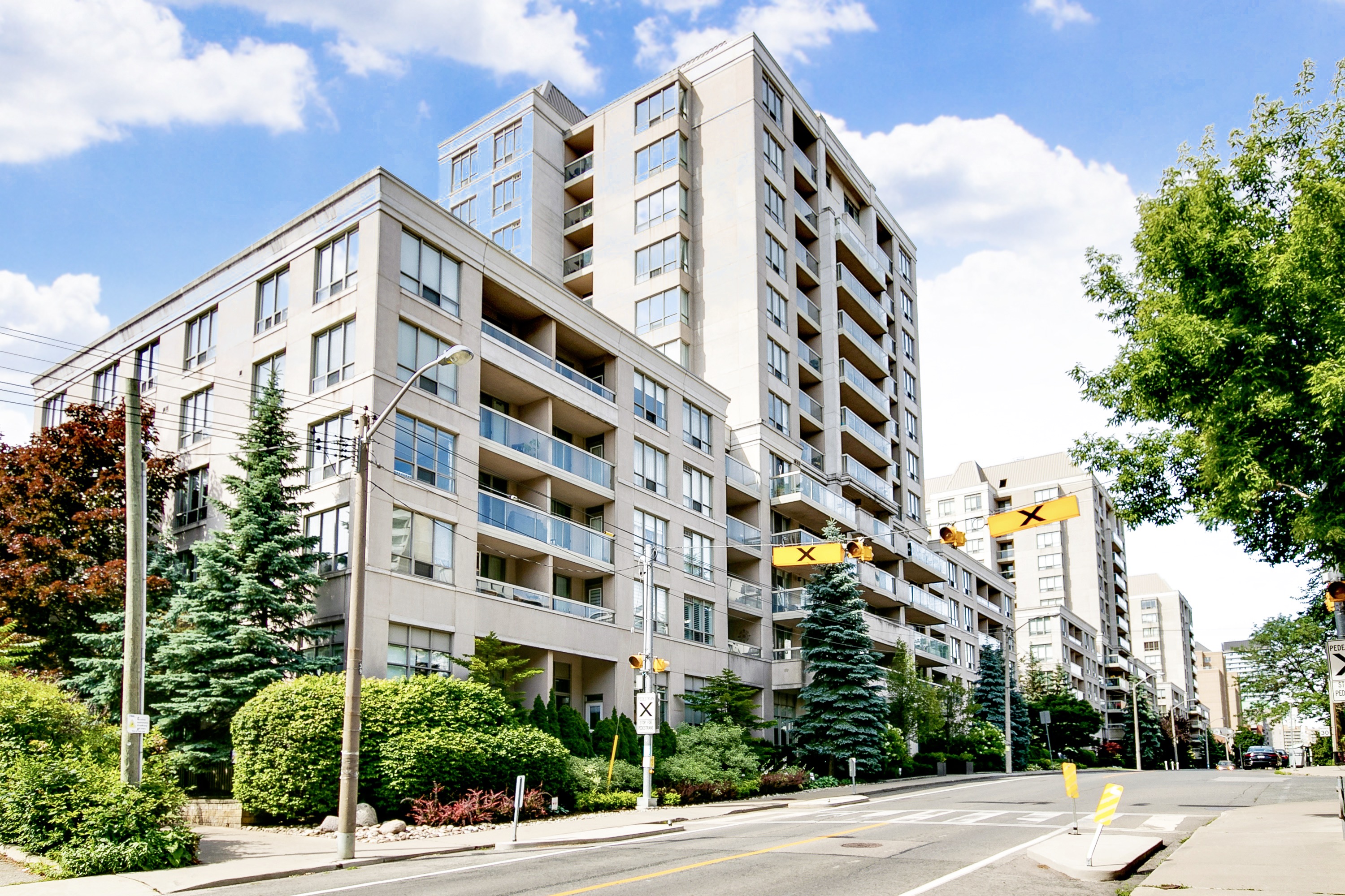 Slideshow :: PropertySpaces - 253 Merton Street, Toronto, ON, Canada UNIT 707