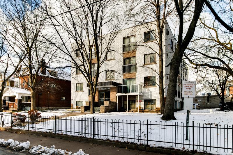 Slideshow :: PropertySpaces - 2 Laxton Avenue Toronto, ON M6K 1L1