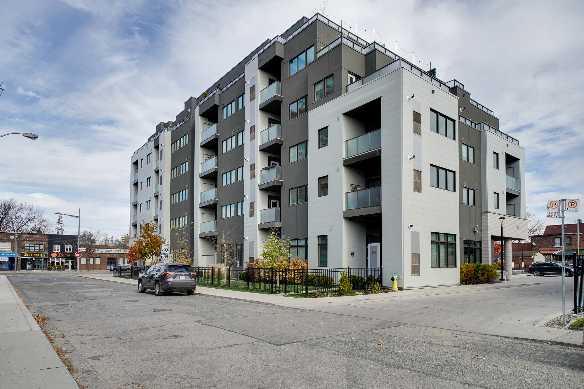 Slideshow :: PropertySpaces - 385 Osler Street, Toronto, ON, Canada, Unit 506