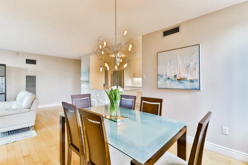 Slideshow :: PropertySpaces - 80 Quebec Avenue, Toronto, ON, Canada, Unit 401