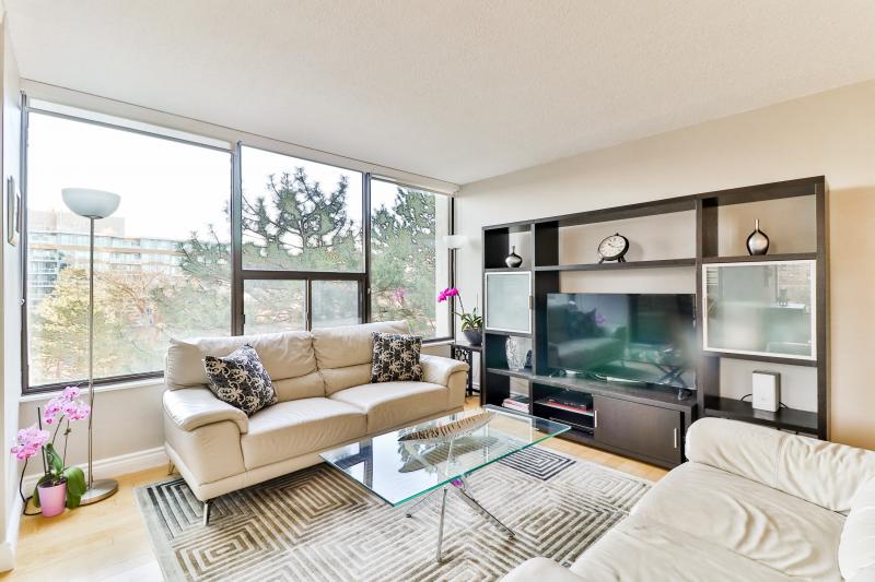 Slideshow :: PropertySpaces - 80 Quebec Avenue, Toronto, ON, Canada, Unit 401