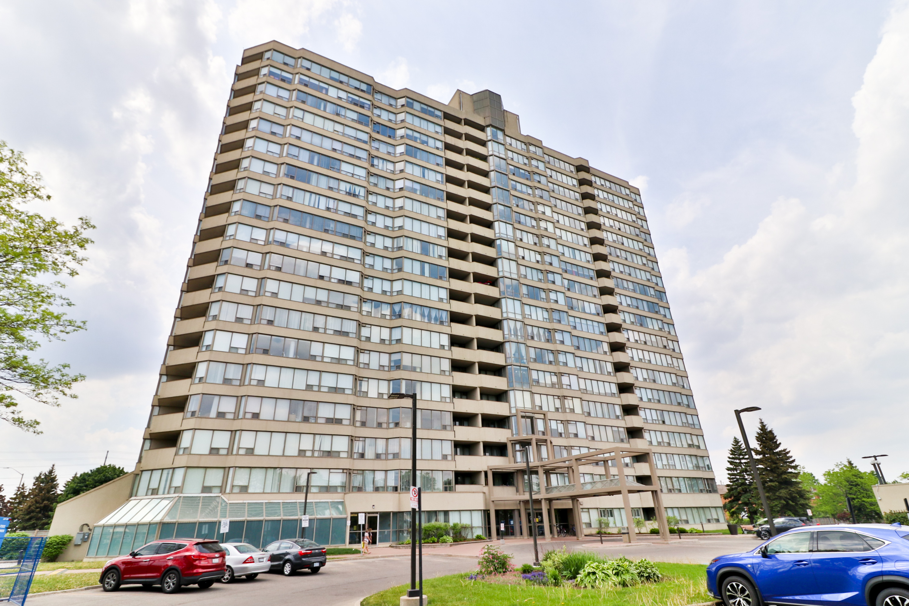 Slideshow :: PropertySpaces - 700 Constellation Drive, Mississauga, ON ...