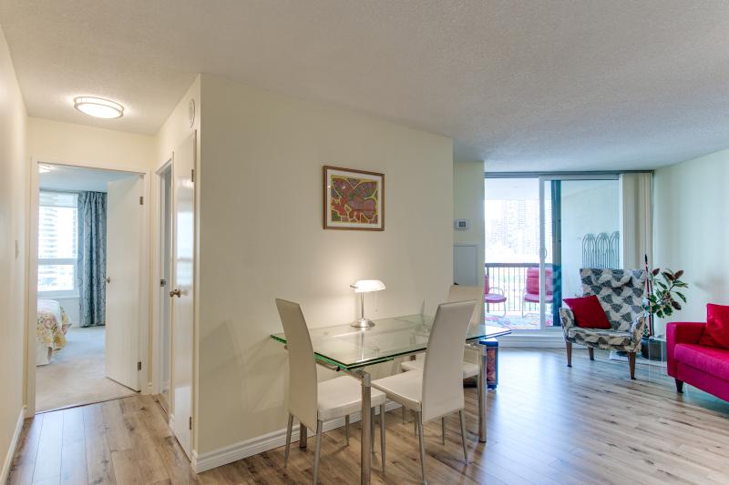 Slideshow :: PropertySpaces - 77 Maitland Place, Toronto, ON, Canada, Unit 1707