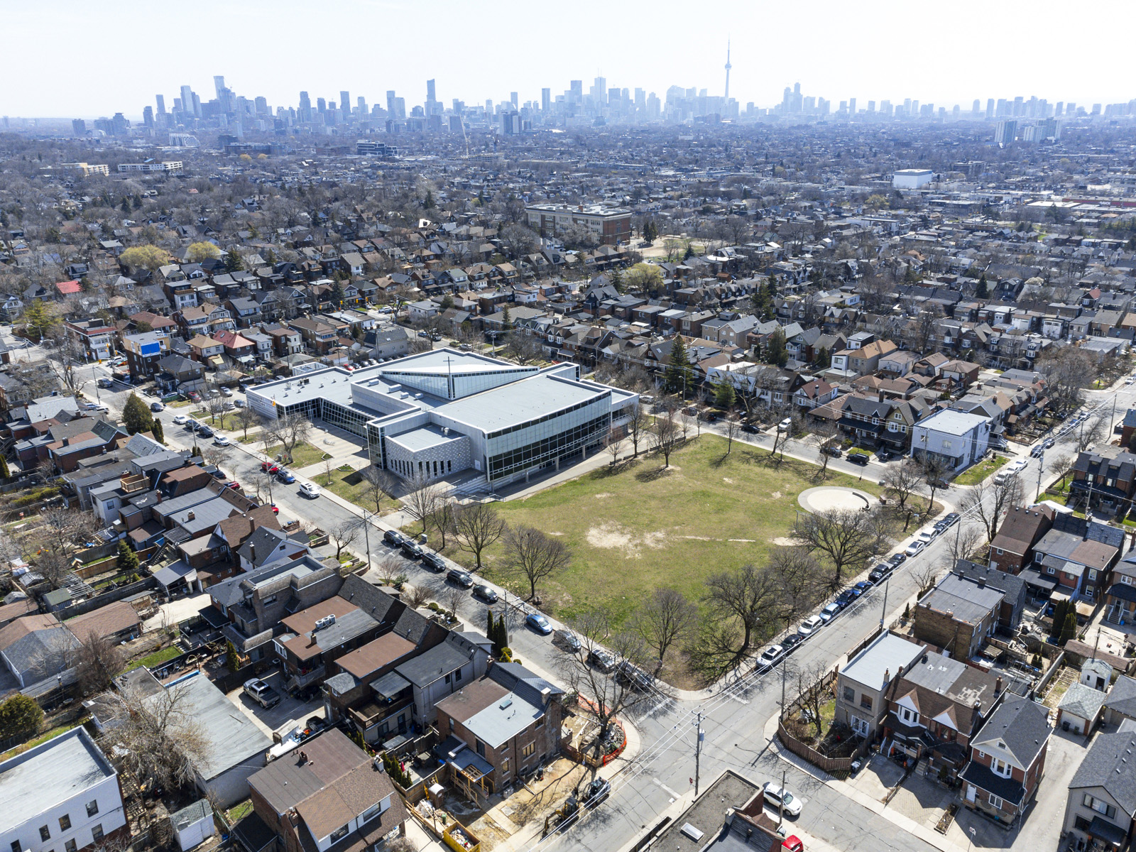 Slideshow :: PropertySpaces - 180 Rosemount Avenue, Toronto, ON, Canada