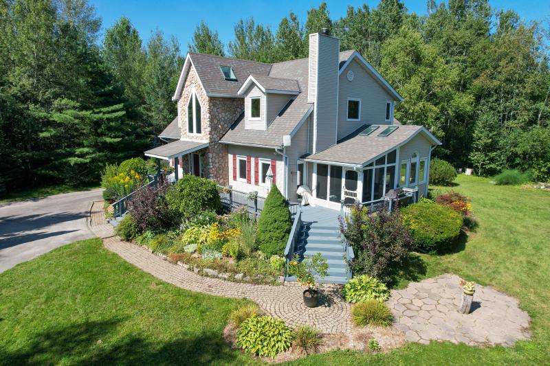 Slideshow :: PropertySpaces - 5823 Eighth Line, Hillsburgh, ON, N0B1Z0